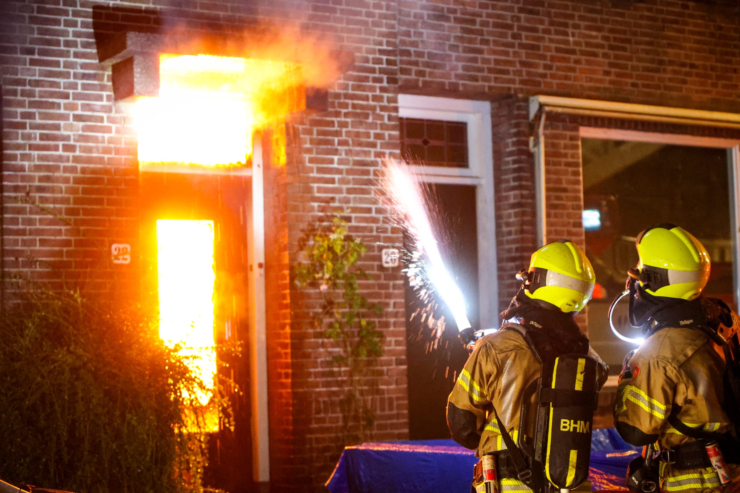Twee doden bij grote woningbrand in Zuidveld